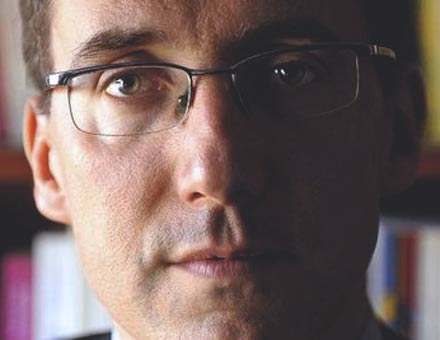 Francia. I liceali premiano padre Gaël Giraud per "Illusion financière ...