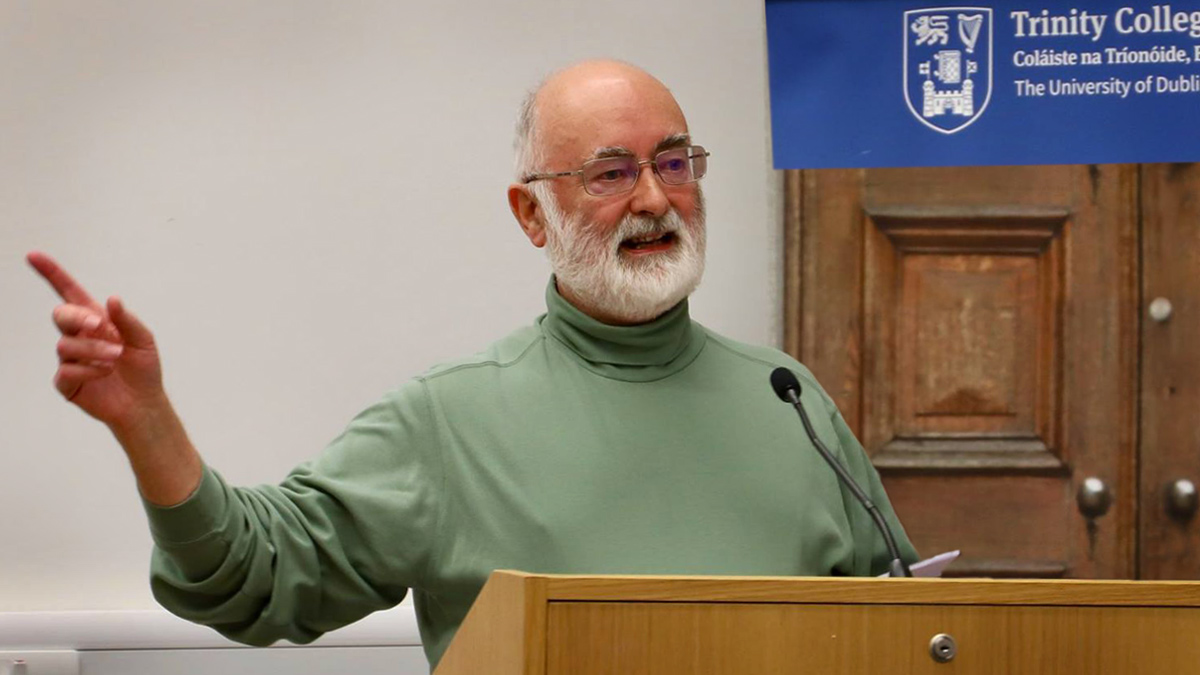 Jesuit Fr. Patrick Riordan wins the "Economy and Society" award - Jesuits